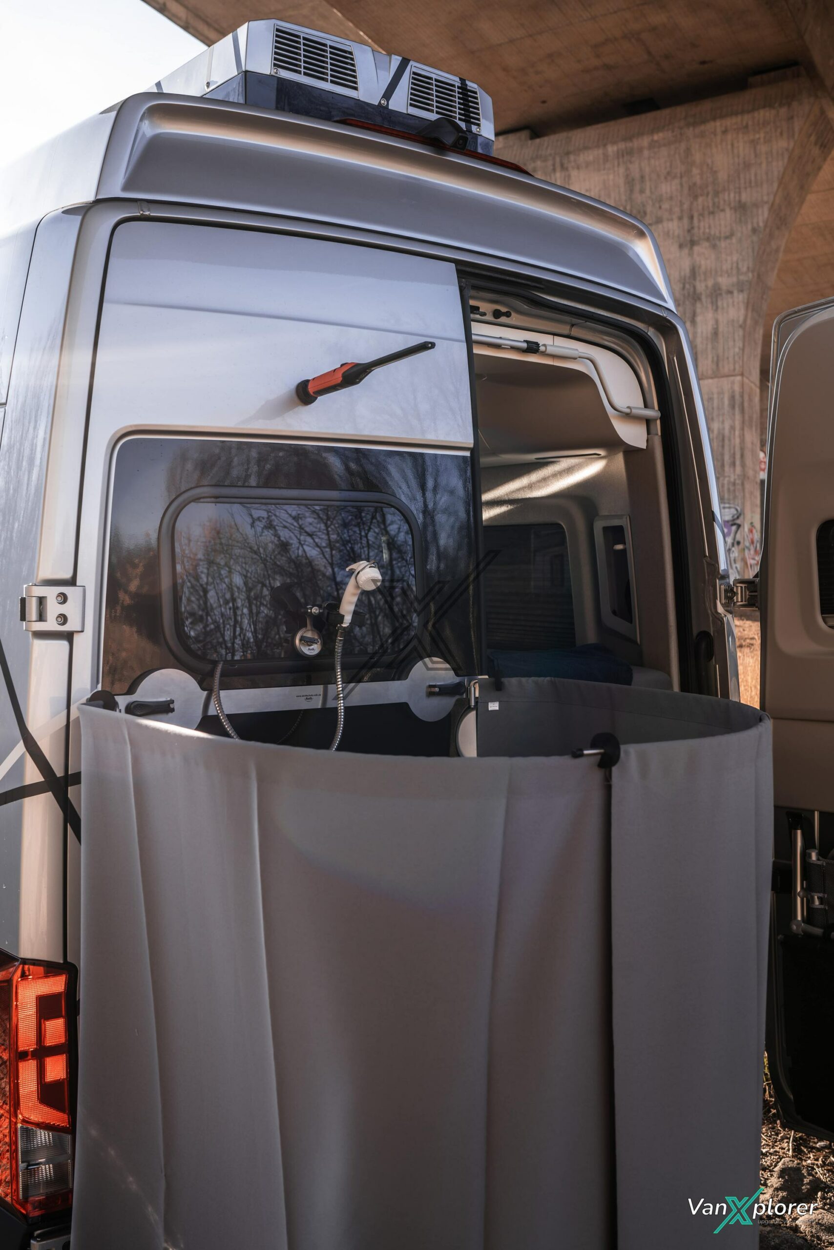 PROJECT BENCHMARK - vanXplorer