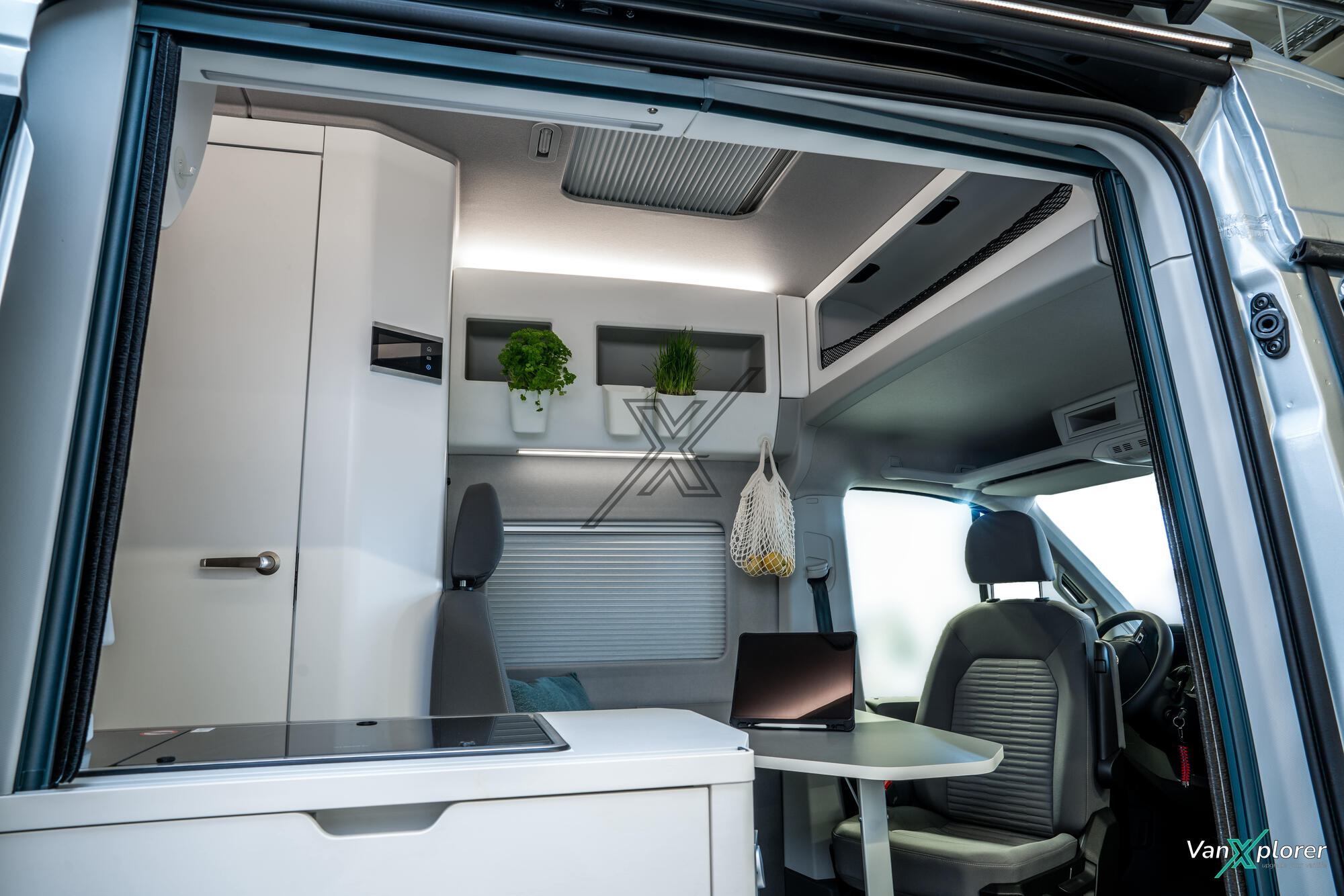 PROJECT BENCHMARK - vanXplorer